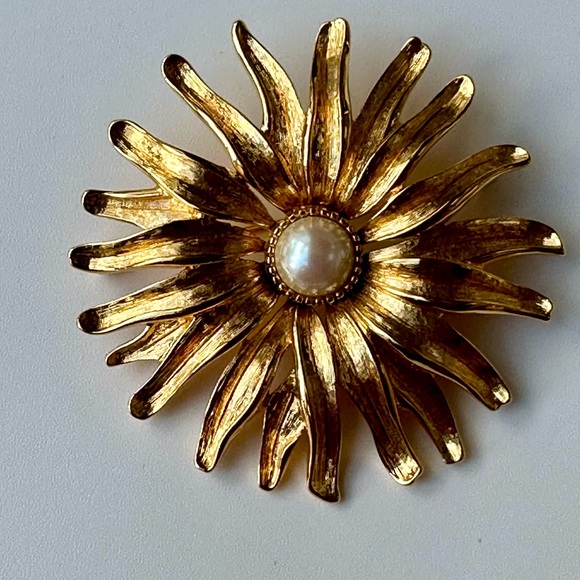Vintage | Jewelry | Vtg Monet Flower Pin Brooch | Poshmark